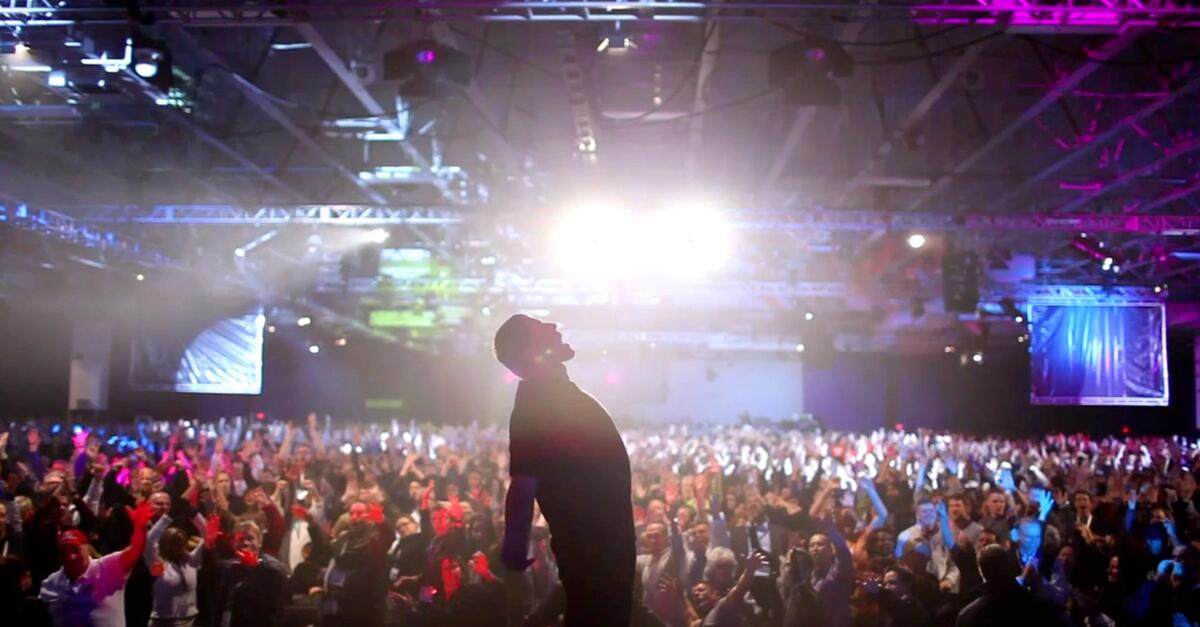 Tony Robbins: I Am Not Your Guru | Film 2016 | Moviepilot