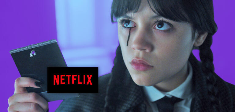 Das Ende von Wednesday Staffel 2 Teil 1 erklärt: Das steckt hinter LOIS, den Krähen, der ...